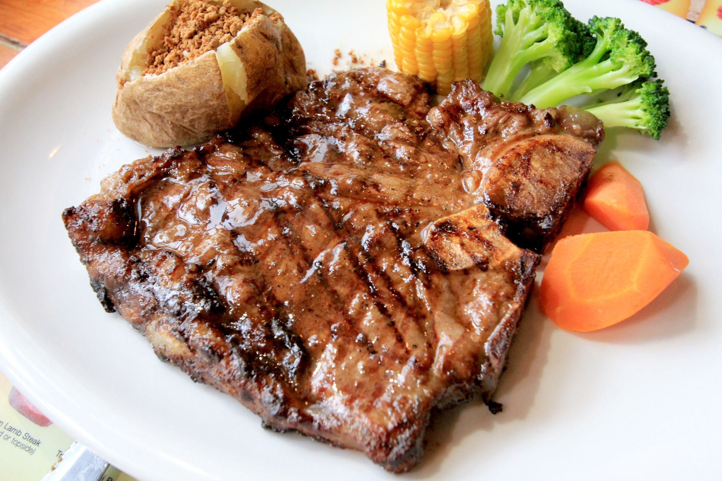 【JAKE’S Steaks】世代を超えて愛される家族経営の老舗ステーキダイナー！祝・42周年記念キャンペーン実施中