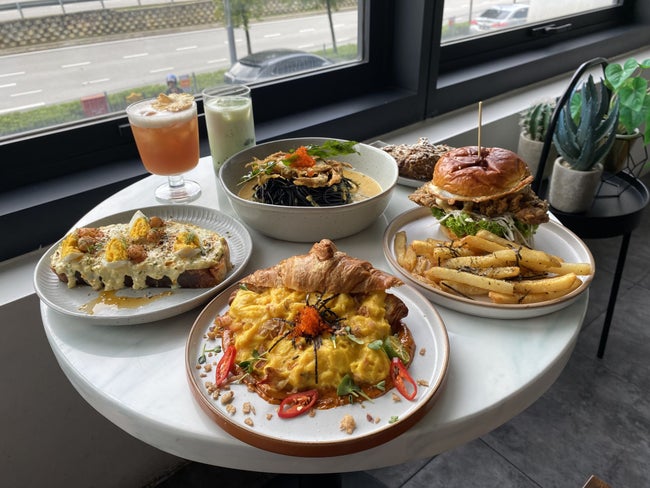 クロワッサンだけじゃない！ おしゃれな「The Hub SS2」の人気カフェ「Flakes」